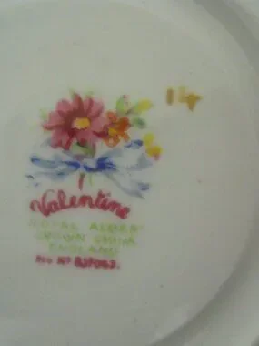 Royal Albert | Dining | 4 Royal Albert Tea Cup Saucer Valentine Ribbon ...